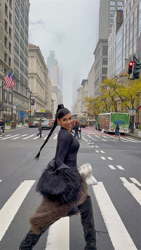 Laura Saenz Career Highlights And Personal Life Top Celebrities