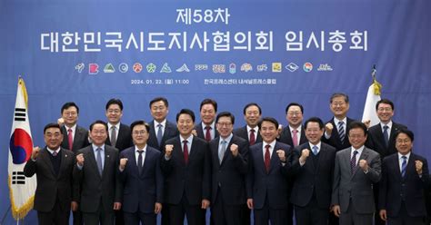 박형준 시도지사협의회장 정부가 내민 손 전공의가 잡아달라