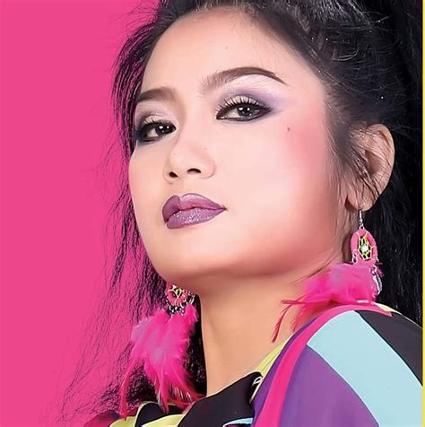 ️ ချစ်စုစံ စိမ့်နေခြည်တူမ Chit Su San Facebook