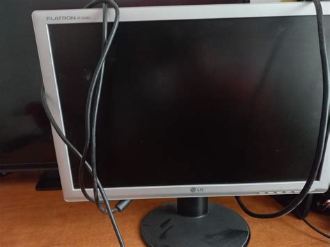 Vând Monitor Lg Flatron 75hz Brasov • Olxro