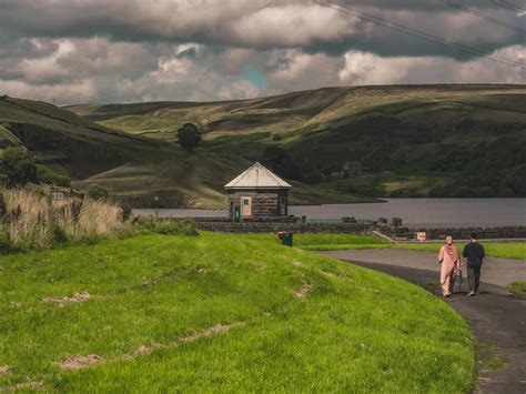 경치가 좋은 교회 랜드마크 마을 모바일 바탕화면 목가적인 산 수직 쐈어 여행 오스트리아 자연미 지역 랜드마크