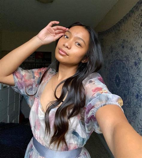 Stunning Filipina Scrolller Stunning Filipina Scrolller