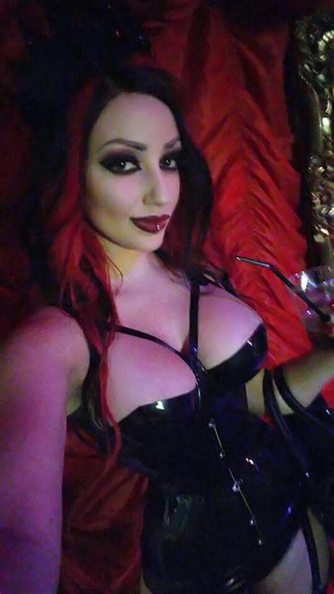Dani Divine Aaat Woman Gorgeous Girls Most Beautiful Women Latex Corset Metal Models Dark