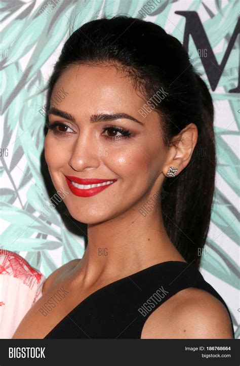 Nazanin Boniadi 24