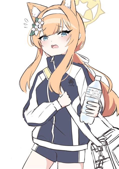 생수를 건네주는 마리 [블루아카이브 만화][blue Archive][웹코믹] 네이버 블로그