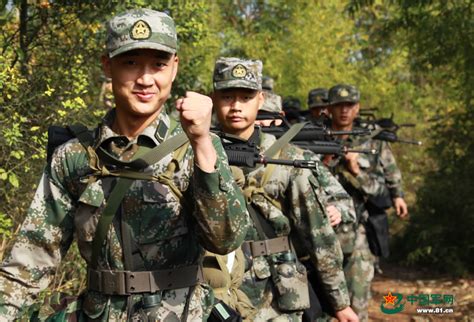 士兵的迷彩军营最美的颜色