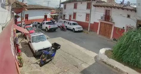Este video mostró cómo un comando armado secuestró a dos jóvenes en segundos y frente a civiles