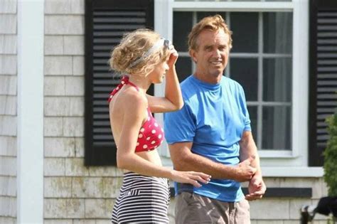 Taylor Swift Fans Reeling As Picture With Rfk Jr Resurfaces From Time