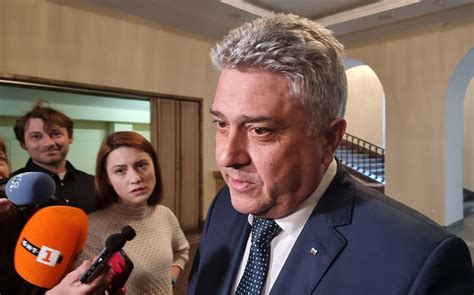 Оставам министър до указ на президента за моето освобождаване заяви служебният министър на