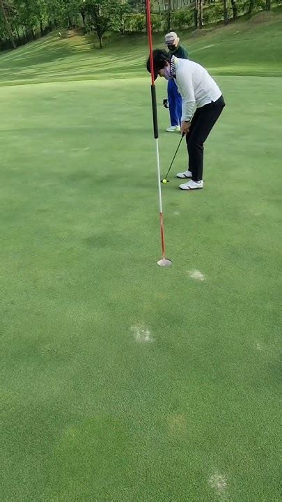딱15미터 오르막 위깁니다 ㅠㅠ 😭이걸 파세이브해야 그늘집5만원을 이깁니다오르막퍼팅 지나가야 됩니다필드골프필드