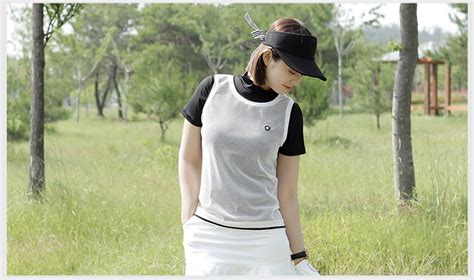 ⛳미우골프 여성 여름 메쉬 조끼 구멍이 송송 뚫린 망사 디자인으로 통풍성이 좋아 땀 건조 흡수력이 뛰어났던 망사 조끼에요 활동 내내 골프마켓중고골프골프용품