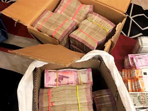 Police Seize Rs One Crore In Cash From A Bmw Car Dynamite News