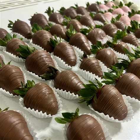 Клубника в шоколаде Финики в шоколаде Караганда Порадуй себя и своих близких🤭 ️ • Для того