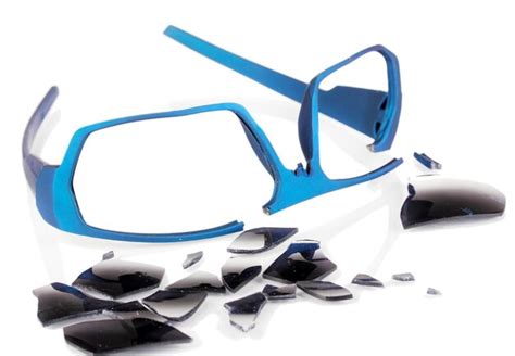 Premium Photo Broken Glasses Isolated On White