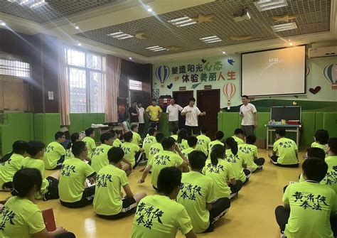 助力非遗进校园！番禺区大龙中学举行黄啸侠拳法武术进校园活动