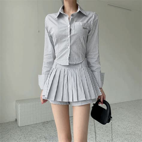 스트라이프 단가라 크롭 셔츠 로우웨스트 플리츠 숏 치마바지 미니스커트 팬츠 프레피룩 신상 힙 트렌디 아이돌룩 에이블리