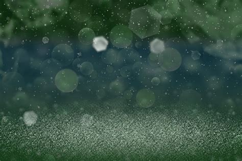 꽤 밝은 반짝이 조명 Defocused Bokeh 추상 배경 및 콘텐츠에 대 한 빈 공간으로 떨어지는 눈 조각 비행 축제 이랑