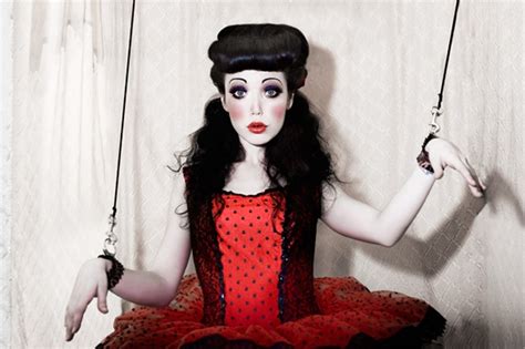 Фото как своими руками сделать костюм на Хэллоуин для девушки