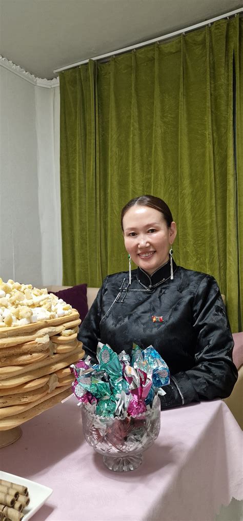 Banzar 🐍Айлчлан ирж буй Xvii жарны “Хөхөгчин” хэмээх Модон могой жил жилийн мэндийг Та