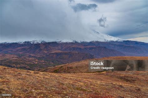 러시아 캄차카에 있는 화산 단지의 가장 높은 지점이 장 톨 바 치 크 산 가을에 대한 스톡 사진 및 기타 이미지 가을 갈색 계절 Istock