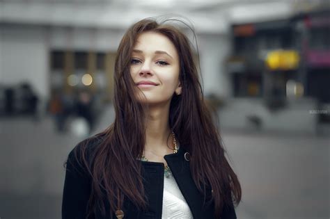 Cute Smiling Girl Looking Wallpaperhd Girls Wallpapers4k Wallpapers