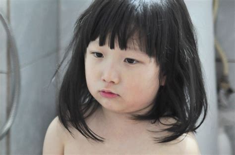 [아이일상 목욕하기 ] 물 받은 다라에 앉아 목욕하는 개구쟁이 ~ 네이버 블로그