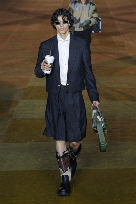 Tout Ce Quil Faut Savoir Sur Le Premier Défilé Louis Vuitton Homme Par
