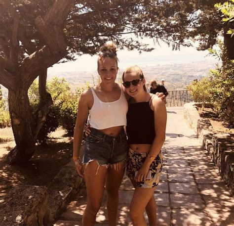 Ellie Roebuck And Ella Toone England Ladies Football Lady Women