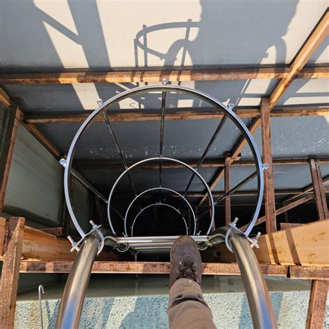 고정식 수직 안전 사다리 등받이울 설치 기준 및 방호울 제작 시공 네이버 블로그