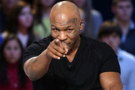 Foto Mike Tyson Pernah Beri Wejangan Kepada Wayne Rooney Muda