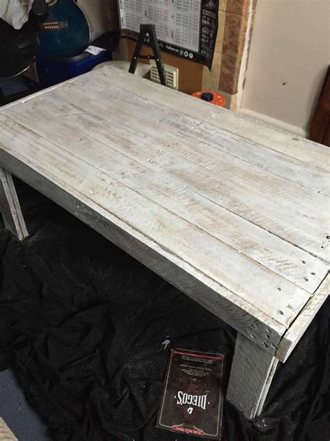 Simple Rustic Pallet Coffee Table • 1001 Pallets