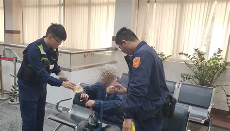 失智翁領退役俸確忘回家路 三重警助返家 一零一傳媒