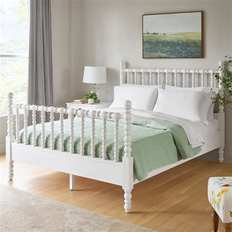 Queen Spindle Bed Timeless Elegance For Your Master Bedroom