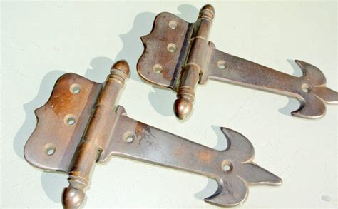 6 Small Hinges And 2 Hasp Vintage Aged Style Solid Brass Watson 45l Door