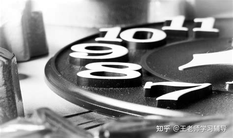 设计一个基于51单片机或stm单片机的电子时钟，并且能够实现时分秒的显示和调节 知乎