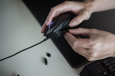 Razers New Basilisk Mouse Swaps Side Button For A Clutch Paddle KitGuru