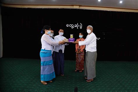 ပြန်ကြားရေးဝန်ကြီးဌာန ဒုတိယဝန်ကြီး ဦးရဲတင့် ကယားပြည်နယ် ဝန်ထမ်းများနှင့် တွေ့ဆုံ၍ လုပ်ငန်း ဆိုင