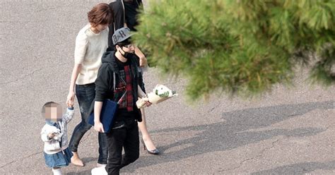 [포토]서태지 이은성 부부 故 신해철 1주기 앞두고 추모관 발걸음