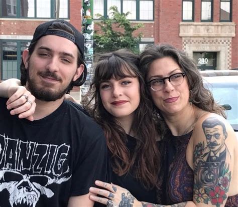 American Pickers Star Danielle Colbys Daughter Memphis 21 Goes All