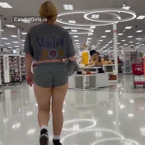 Girl In Shorts Video Thisvid Com