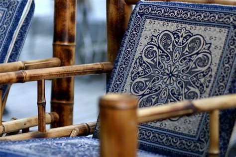 무료 이미지 카페 목재 거리 의자 레스토랑 시티 도시의 여름 유럽 무늬 푸른 미술 디자인 조각