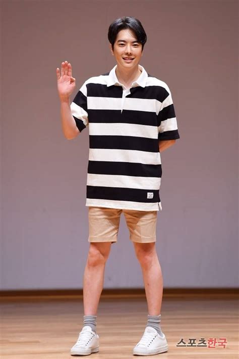 박태준 웹툰에서 튀어나온 듯 잘생긴 얼굴