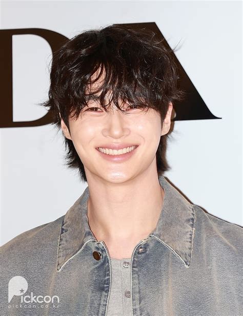 변우석 전세계 143억뷰 나혼자만 레벨업 성진우 된다…넷플 제작 조선비즈