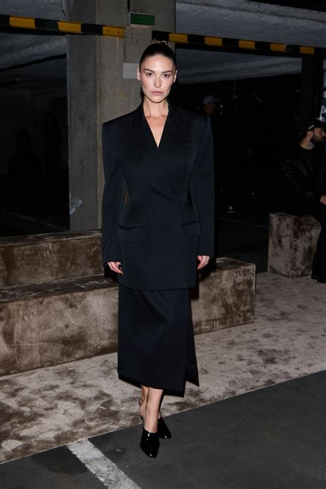 Sophia Roe In Structured Black Ensemble At Mugler Paris Fashion Week