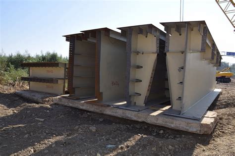 Будується міст на Пасічну Місто