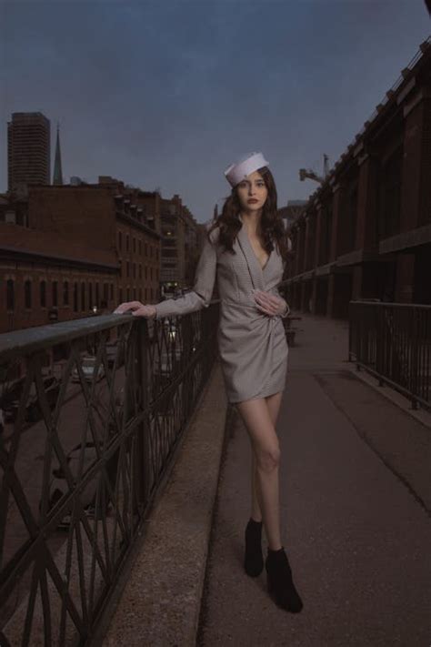 有关adobe Photoshop Candidshots Lightroom中 人 人像明星 偷拍街头摄影 優雅 光鮮亮麗 创意摄影 创意照片 创意肖像 別緻 加拿大