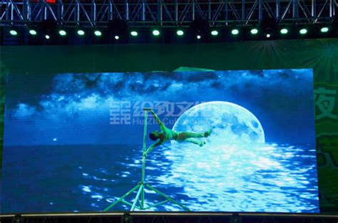 杂技太空漫步表演 高端创意杂技空中漫步表演 上海演出经纪公司 绘致文化 杂技节目 上海绘致文化传播有限公司