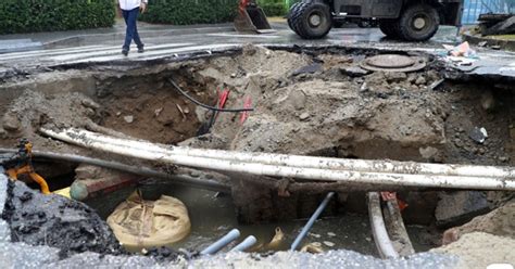 호우 경보 서울 여의도 공사장에 5m 싱크홀인근 건물 정전