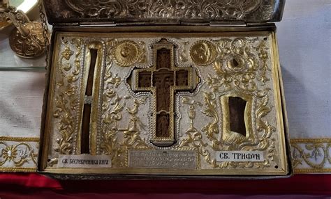 Свети манастир Хиландар Хиландарска Гробљанска црква посвећена је Благовештењу Удаљена је