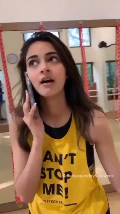 अनन्या पांडे कॉल करते हुए Viral Shorts Shortvideo Youtube